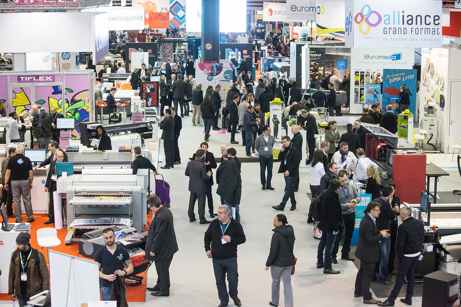 people at expo - Very Displays